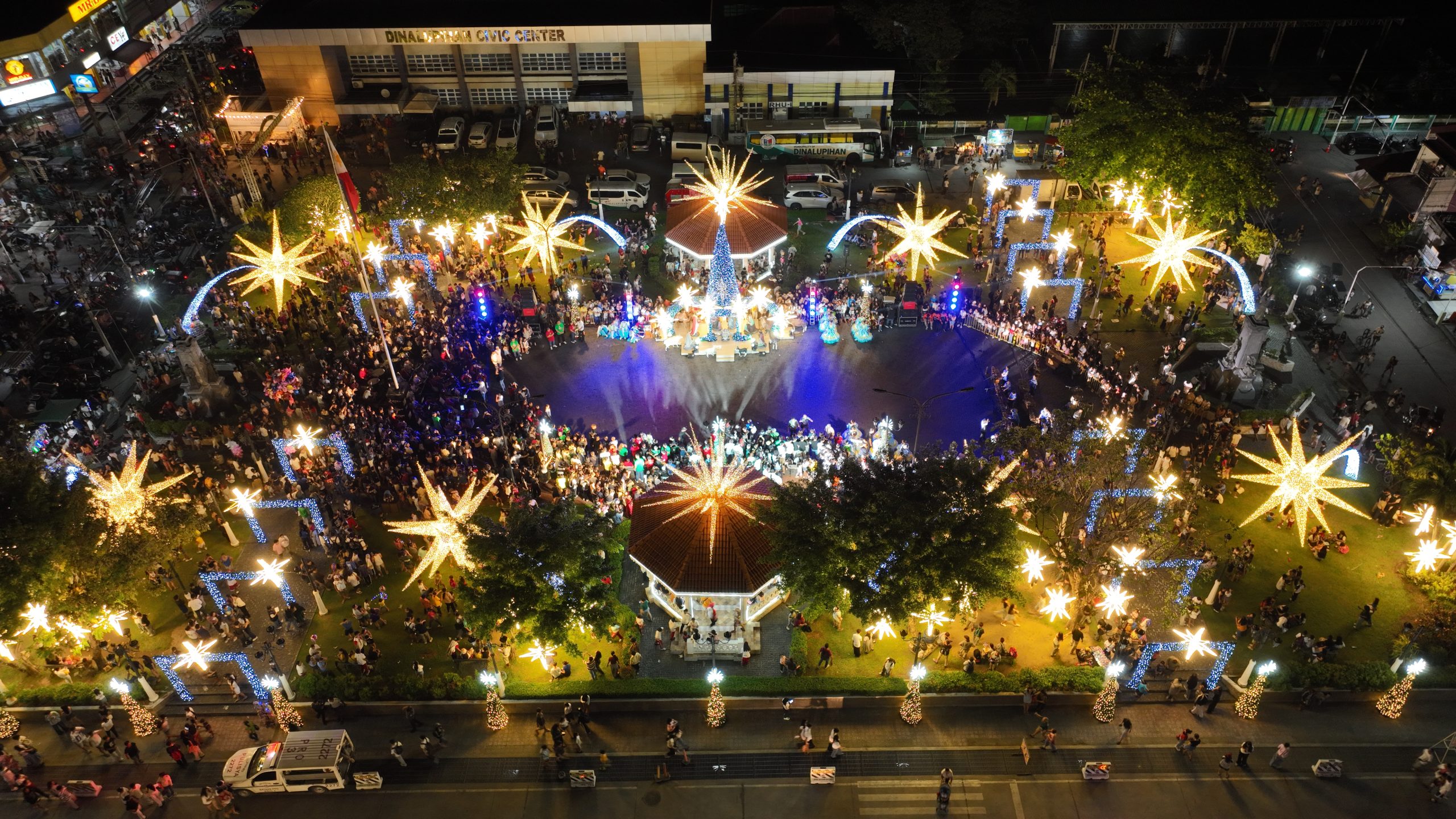 Kumislap at nagliwanag ang mga pailaw sa Dinalupihan